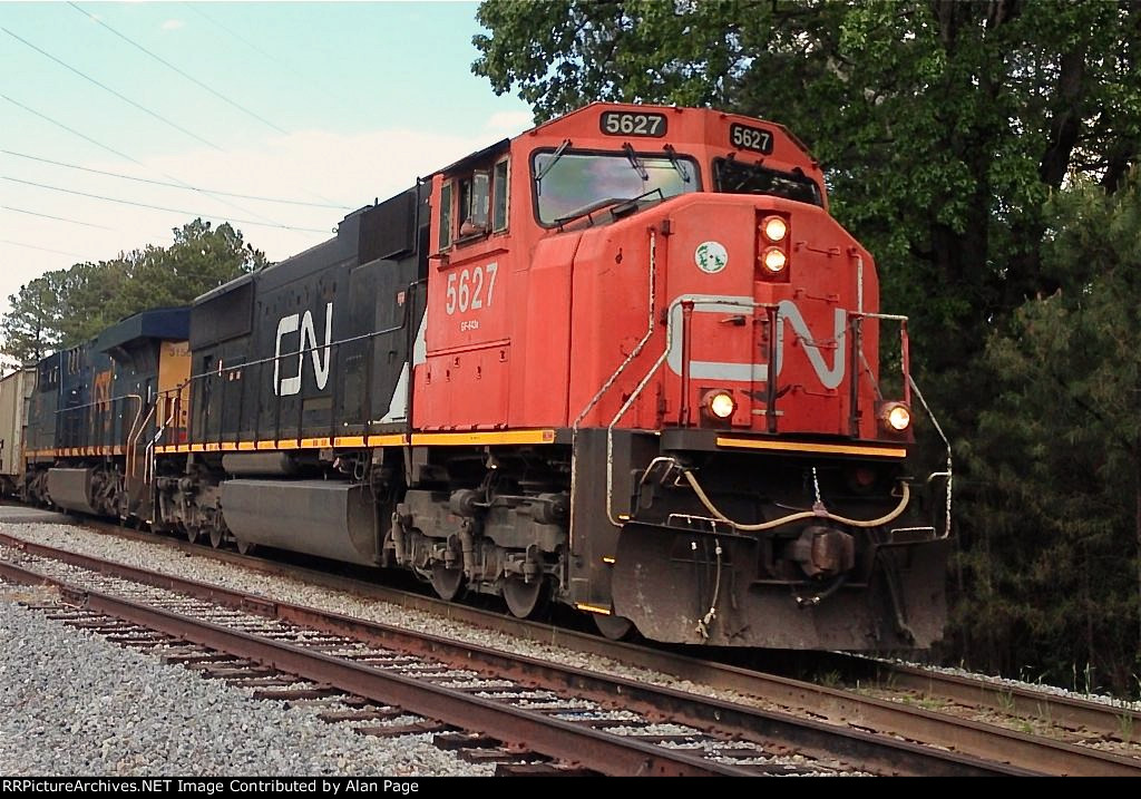 CN SD75I 5627 leads CSX ES44AH 3156